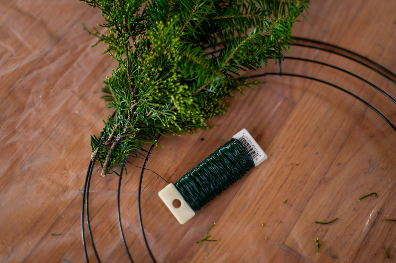 How To Make A DIY Fresh Evergreen Christmas Wreath with Foraged ...