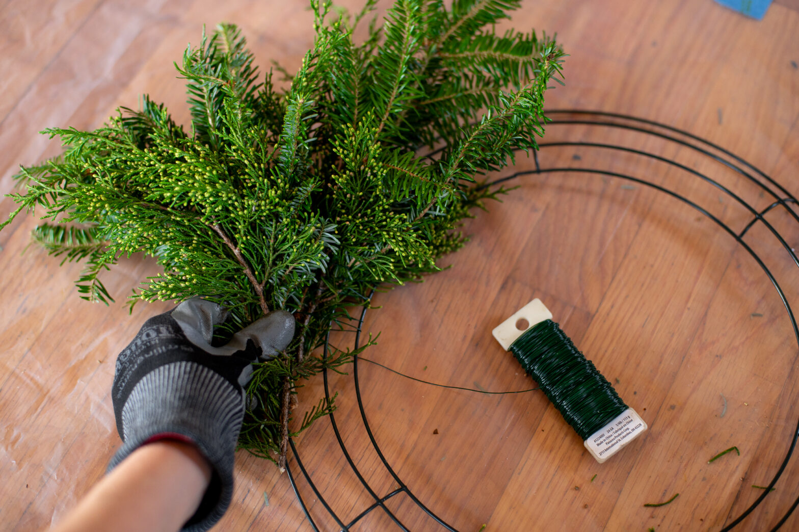 How To Make A DIY Fresh Evergreen Christmas Wreath with Foraged ...