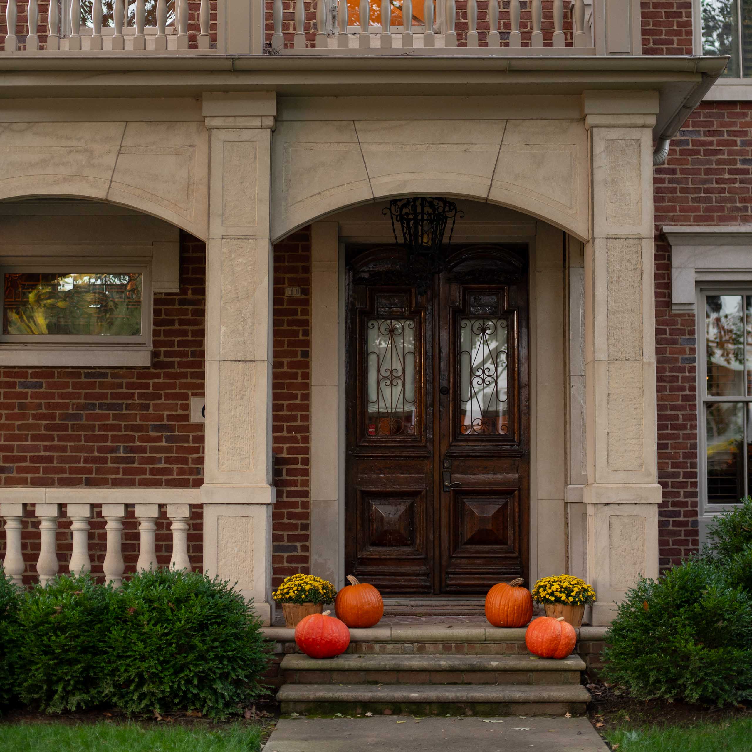 Beautiful Fall Porch Decor Ideas From Historic Southern Homes - A Home ...